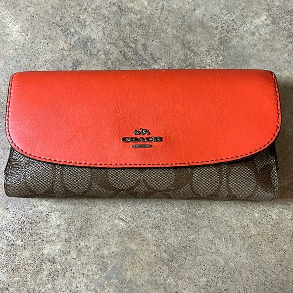 Coach | Bags | Authentic Coach Wallet Outside Great Inside Wear Zipper ...